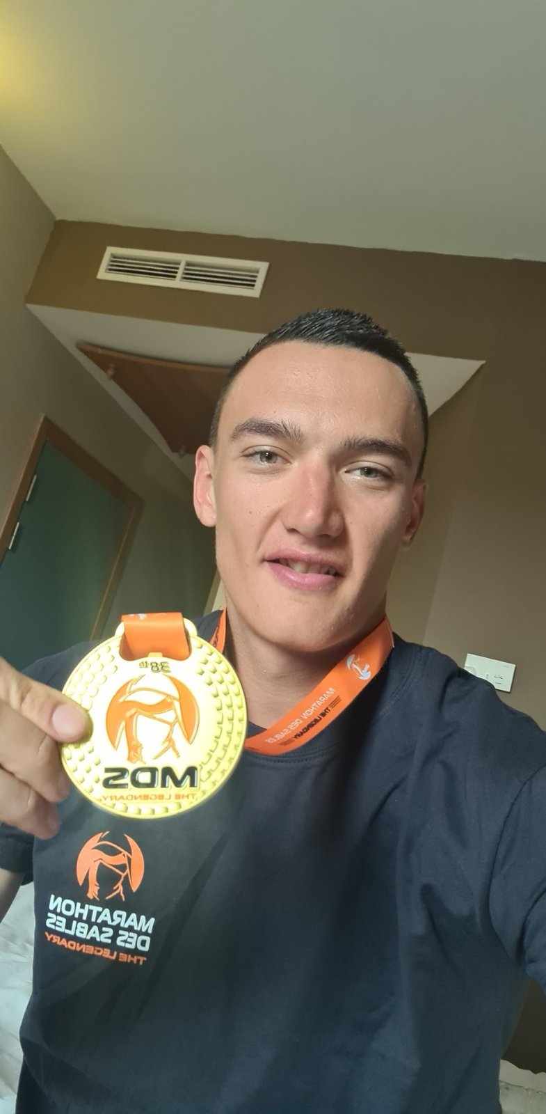 Petel.bg - новини - Варненец пробяга 250 км с чувал на гръб и край змии в Сахара